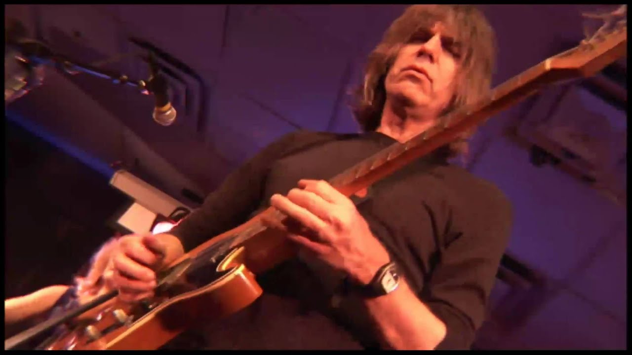 Mike Stern plays with Les Paul's Trio - YouTube