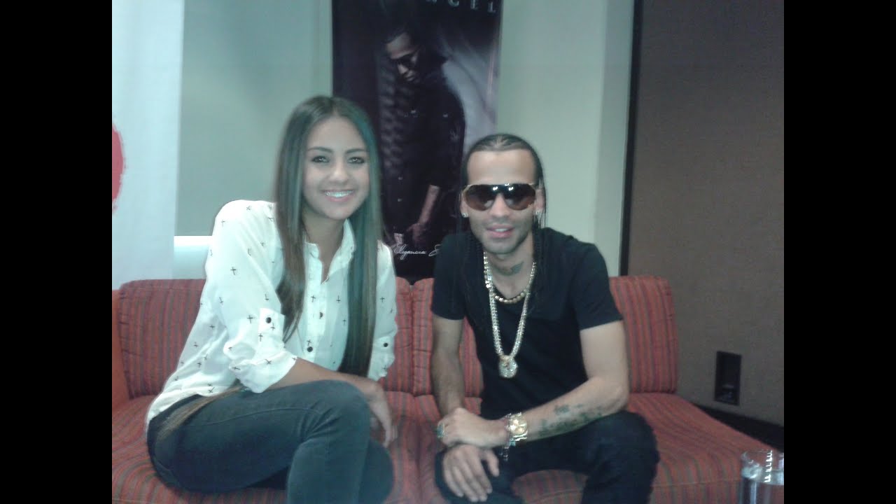 En exclusiva Arcangel con Revista Musica Virtual - YouTube
