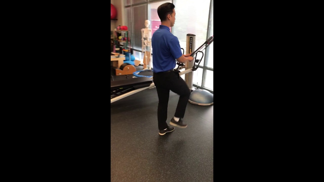 Single Leg standing with lat pull down - YouTube