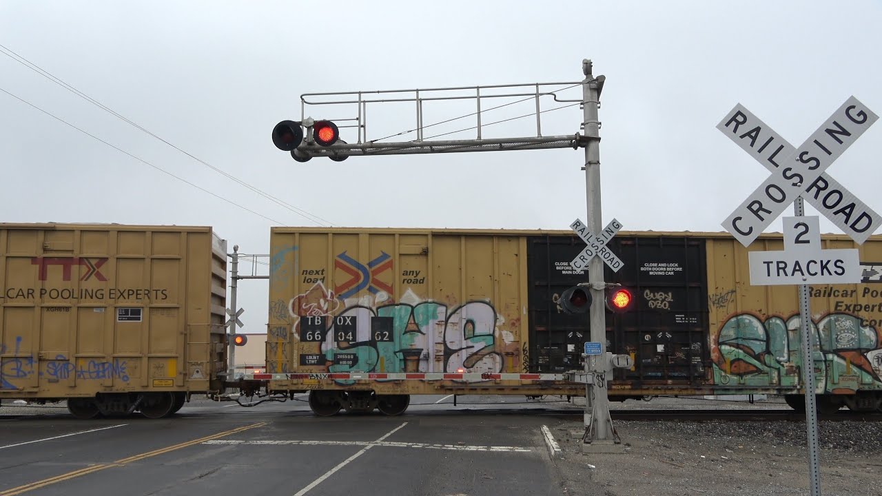 UP 1071 LRS51 Local - *Added Crossbucks* Mckinley Ave. Railroad ...