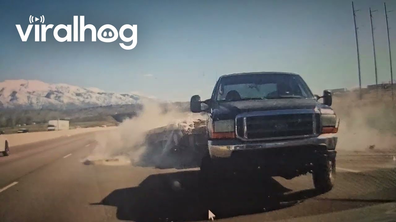 Trailer Fishtails on the Interstate || ViralHog - YouTube