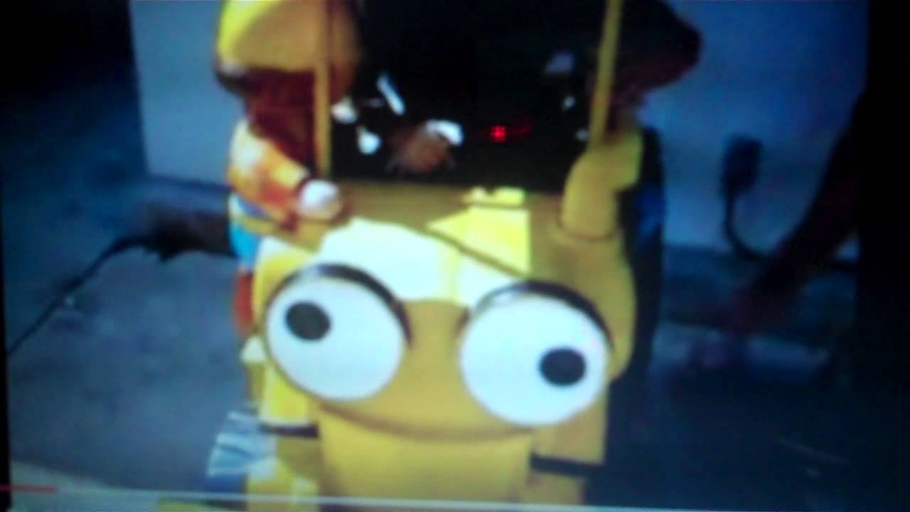 strange and creepy scoop kiddie ride - YouTube