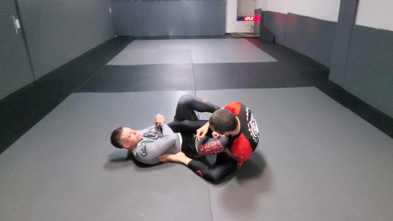Ashi garami, 50\50, defending the outside heel hook. - YouTube