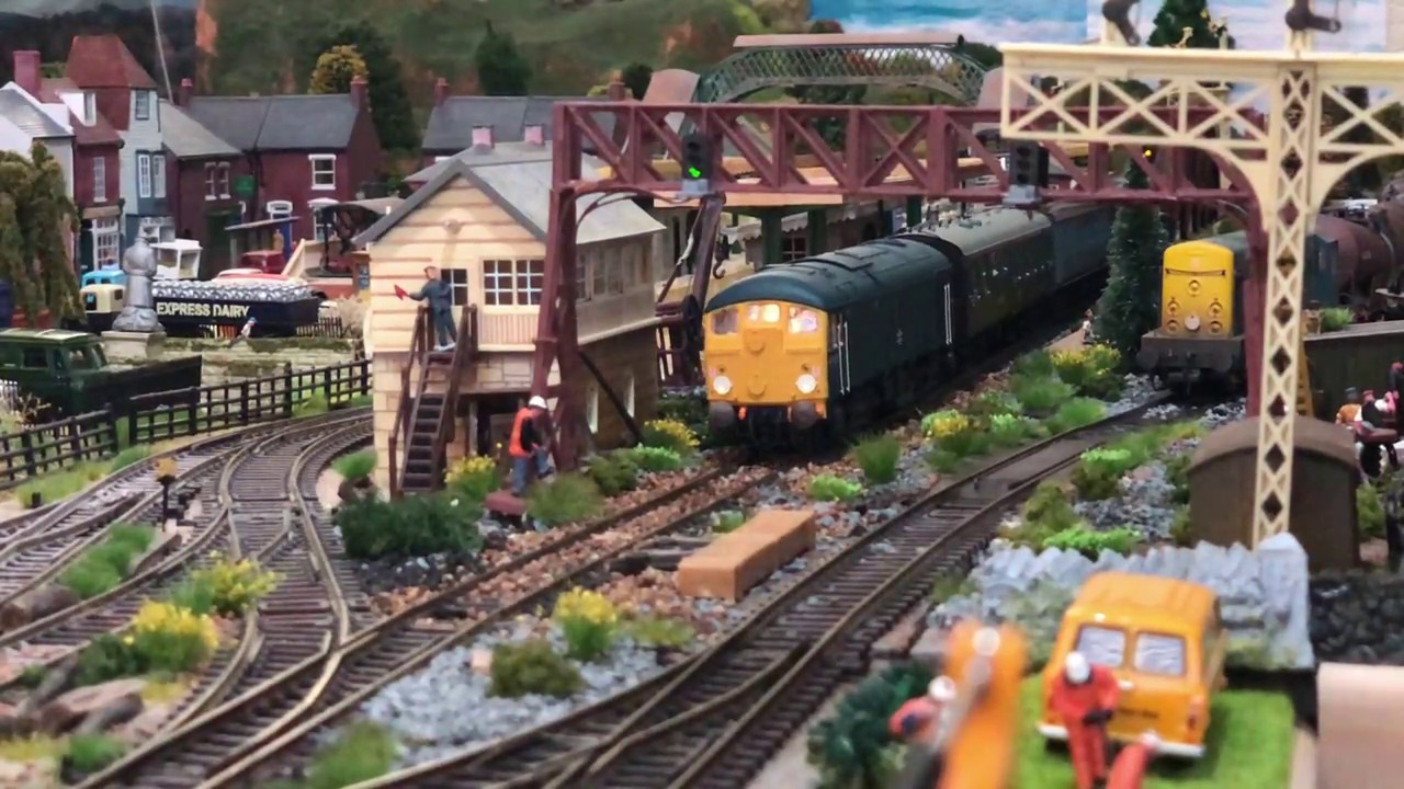 Bachmann class 20 #20124-pulling 4x silver bullet nacco.- SLW class 24 ...