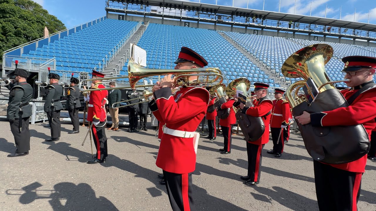 British Army Band Catterick and 3 RIFLES Buglers - YouTube