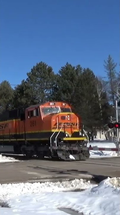 BNSF 261 south with a NASTY horn (but great lashup) #shorts - YouTube