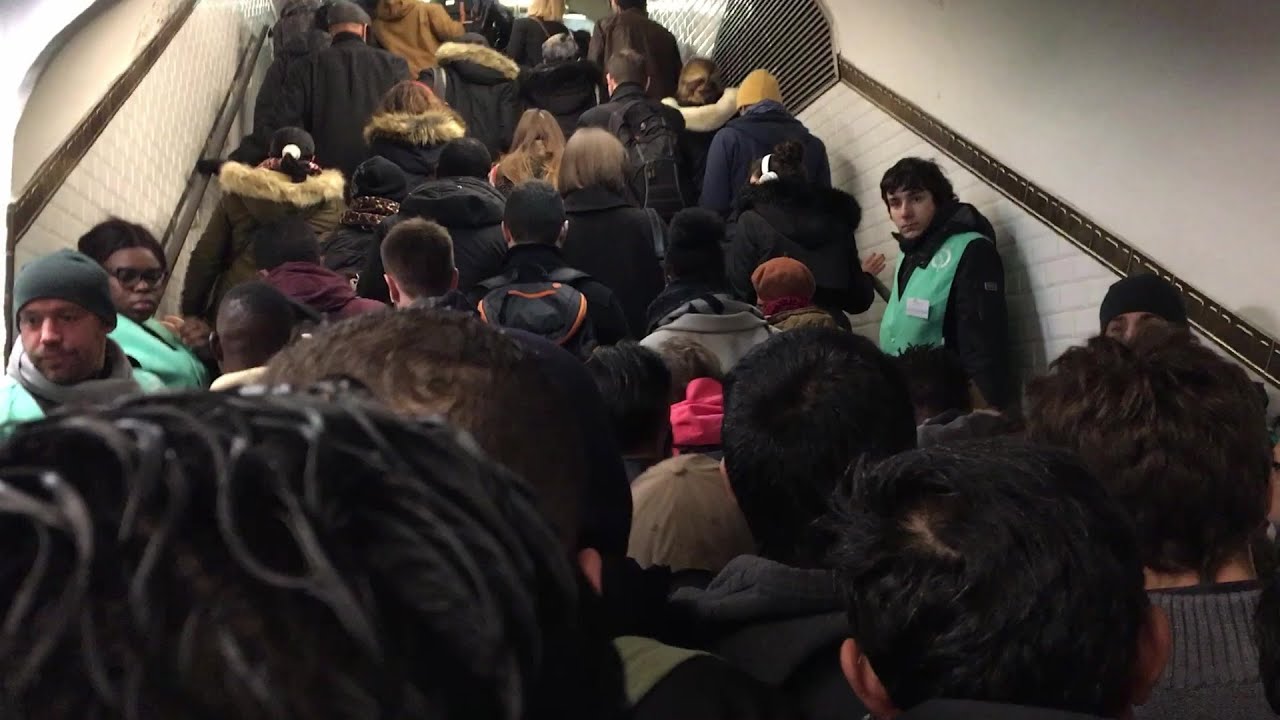 Difficult conditions for commuters in Paris metro on 9th day of ...