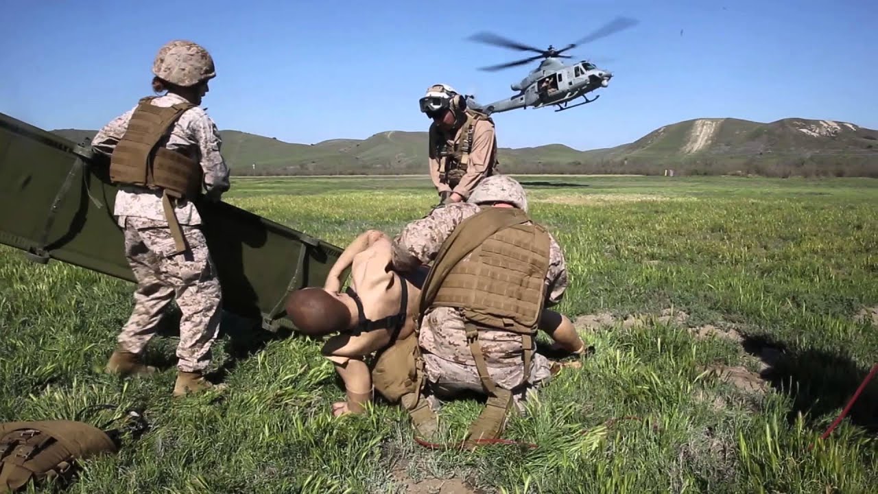 Corpsman teaches Marines life-saving skills - YouTube