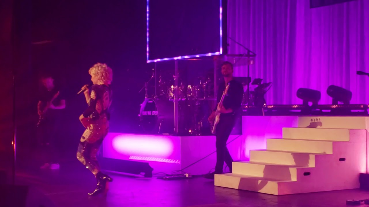 Call me Maybe live - Carly Rae Jepsen - YouTube