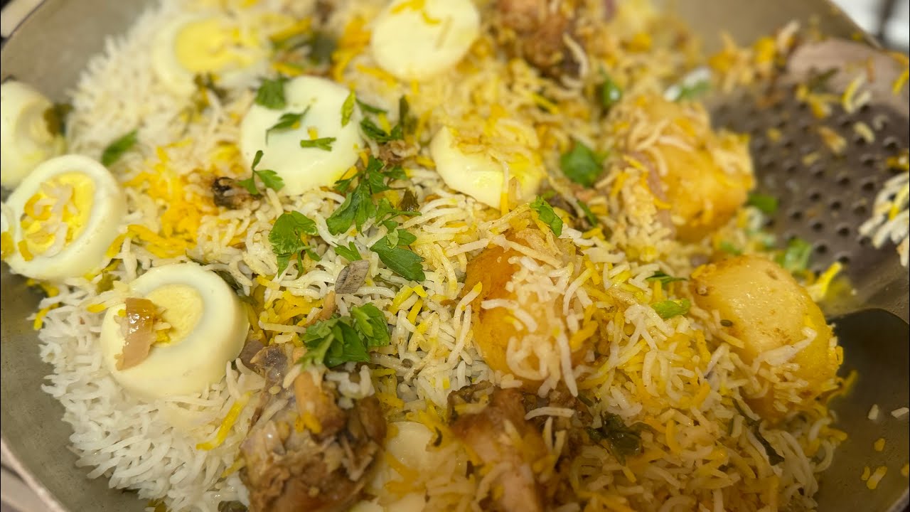 MAZEDAR HYDERABADI CHICKEN BIRYANI KI RECIPE!!! - YouTube