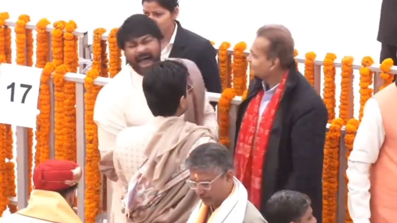 Chiranjeevi and Ram Charan Visuals @ Ayodhya Ram Mandir | Chiranjeevi ...