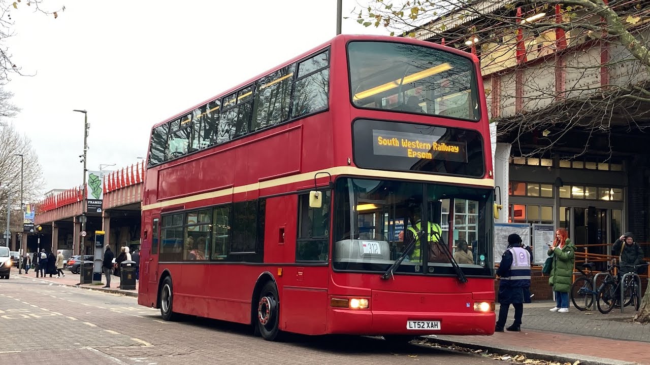 Buses at Clapham Junction 4/12/22 - YouTube