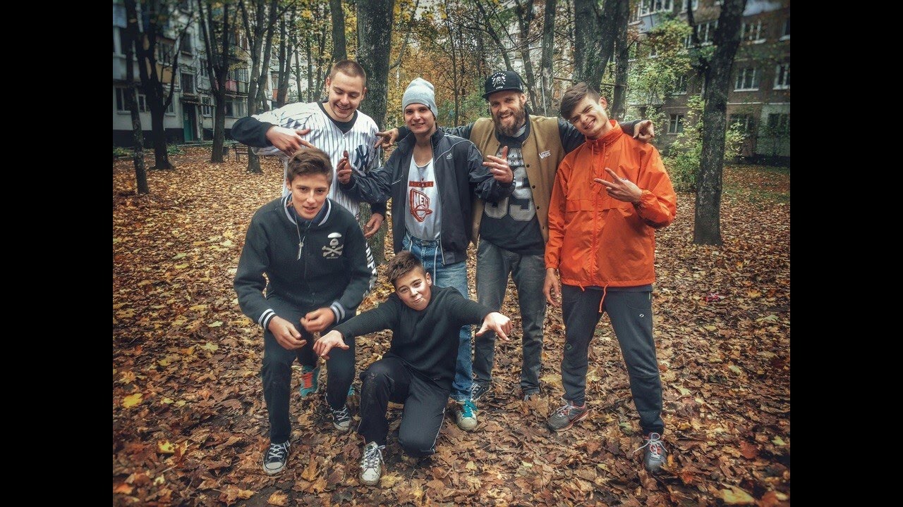 Funky Monkeys in BREAKDANCE (autumn) - YouTube