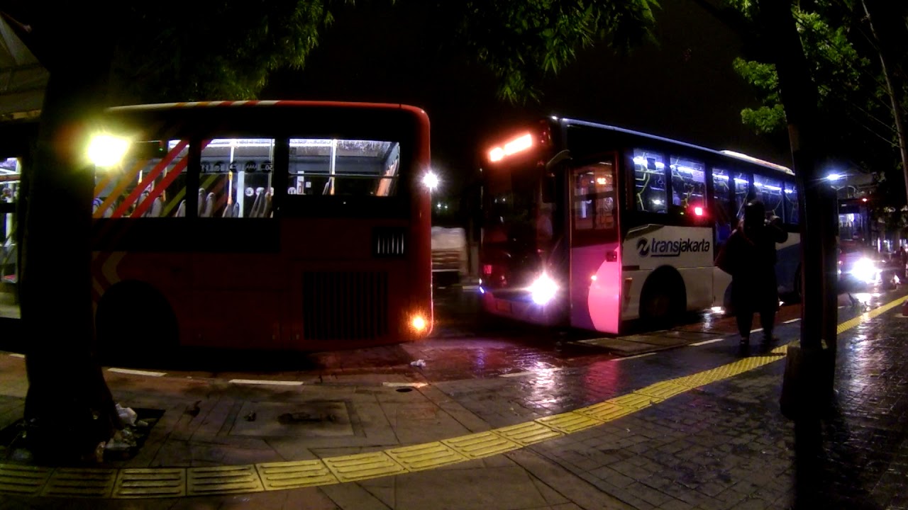 Metrotrans Palmerah senayan dan Feeder Busway 1B Palmerah Tosari - YouTube