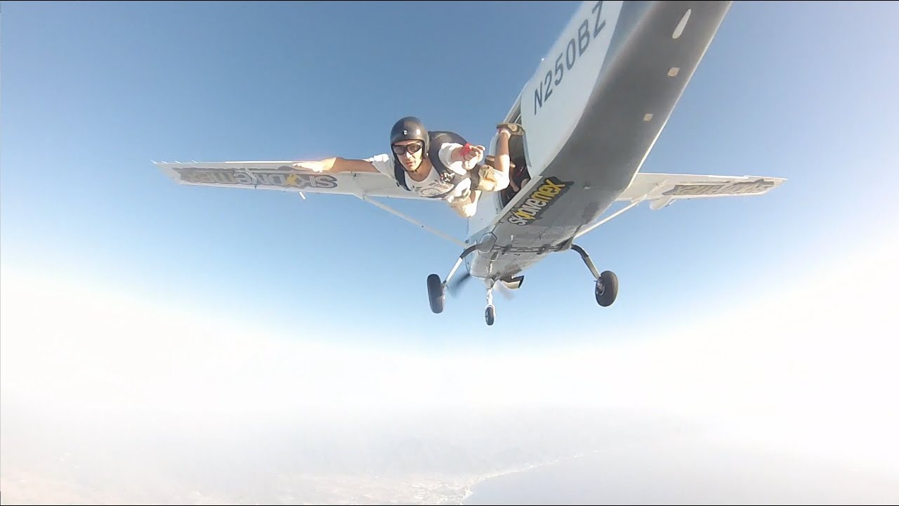 Jump 53 - Skydiving - 2 Way relative work practice - YouTube