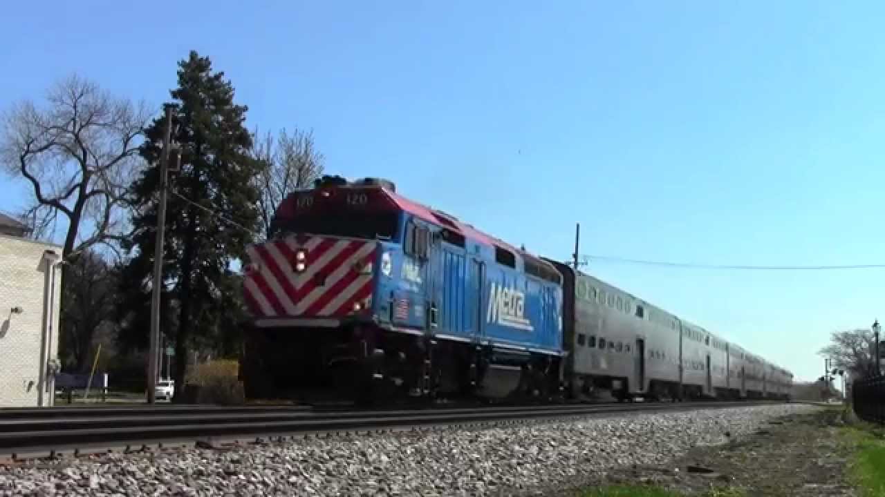 Metra 120 westbound at Roselle - YouTube