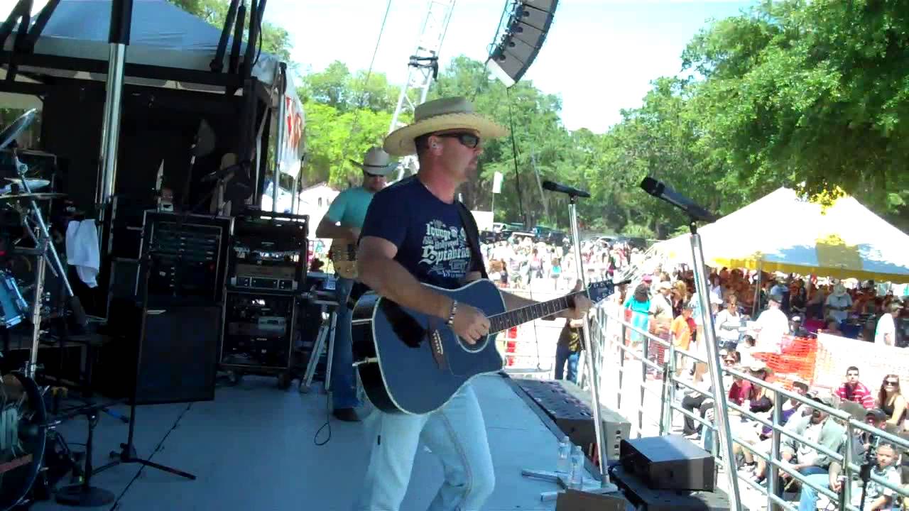 One Night Rodeo performing a song at 2013 Country Fest - YouTube
