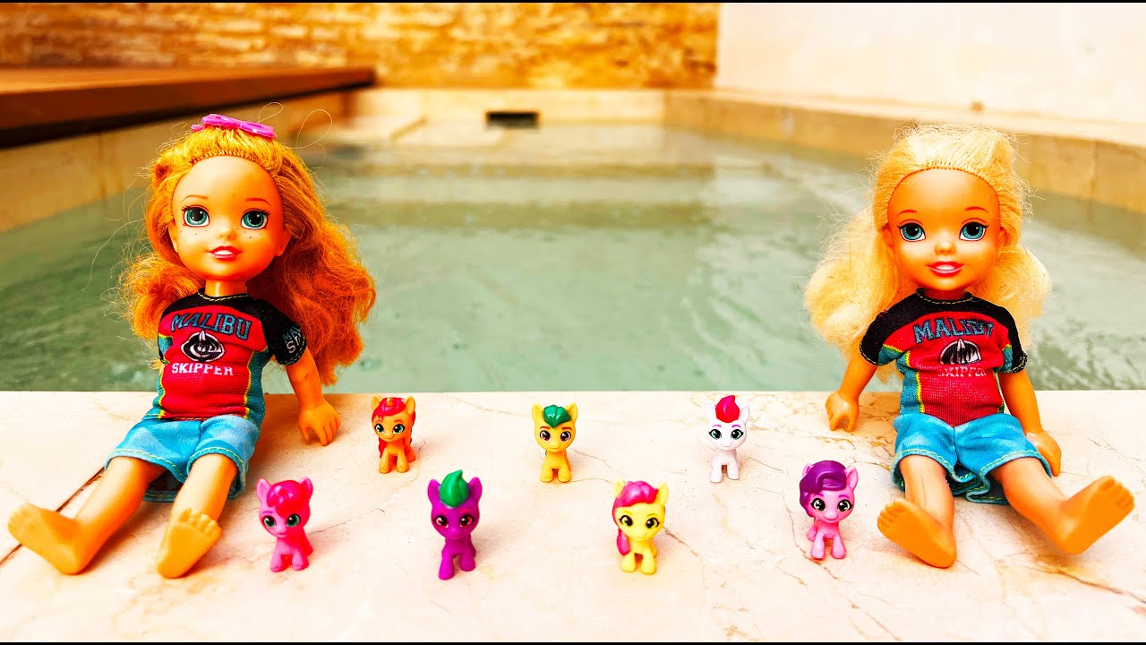 Elsa and Anna toddlers playdate by the pool - YouTube