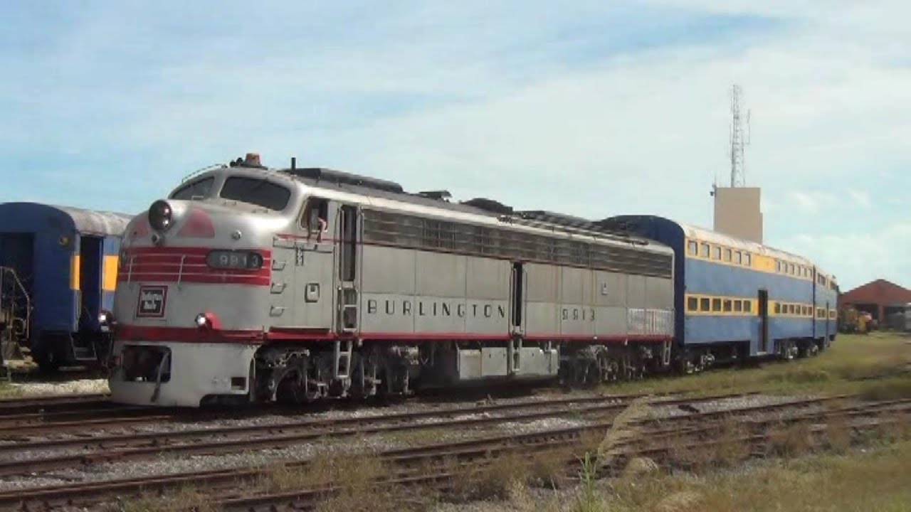 Rare Footage! Vintage Streamliners and Switchers at Gold Coast Railroad ...