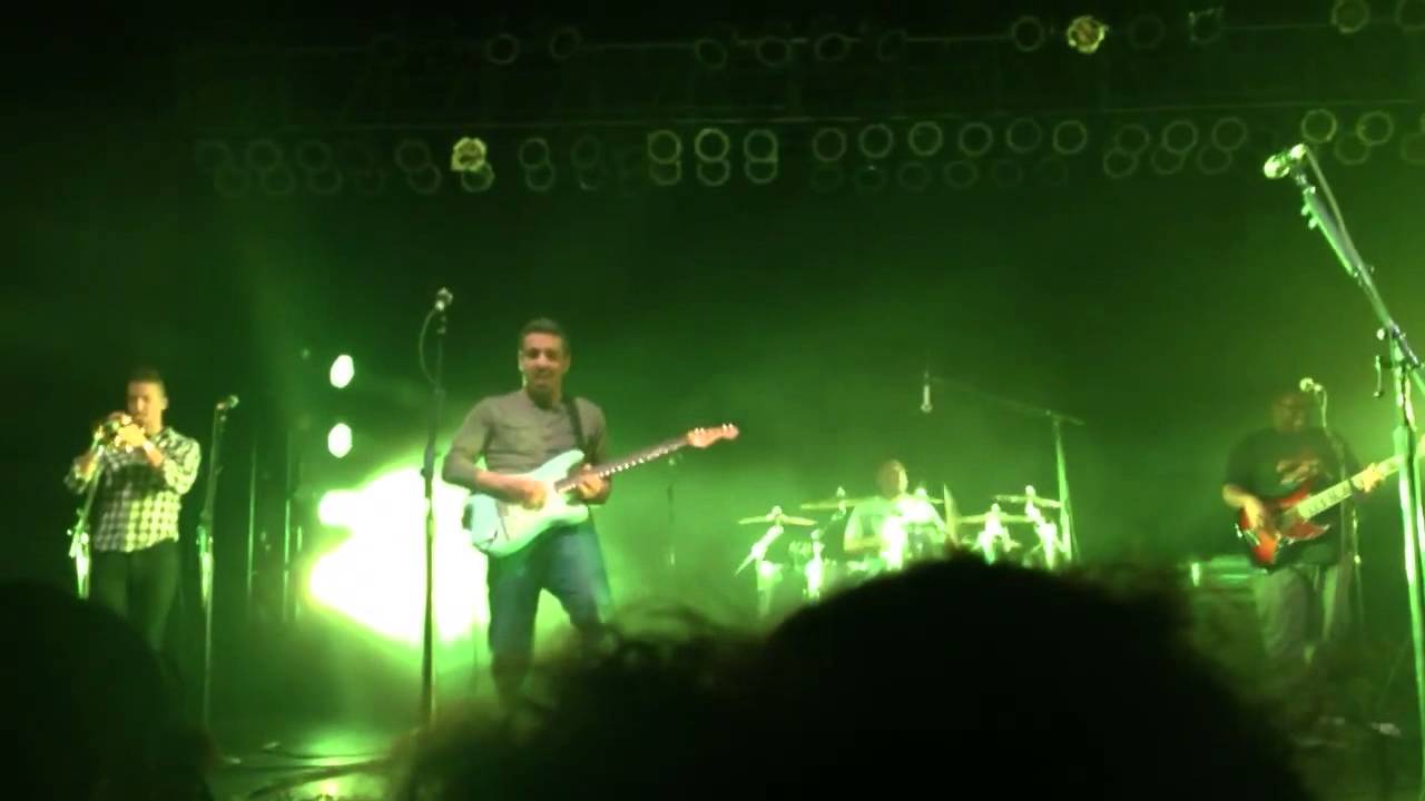 Errol & Phillip Phillips jamming - Stevens Point - YouTube