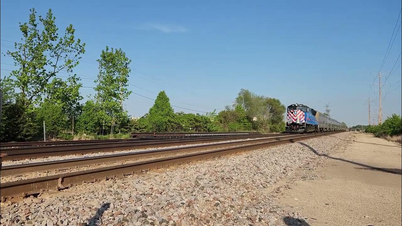 METX 503 Leads An Outbound At Elgin Illinois - YouTube
