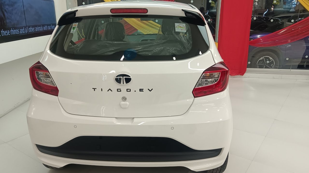 Tata Tiago XT LR & MR 24 & 19.2 kwh Pristine White Colour 2024 - YouTube