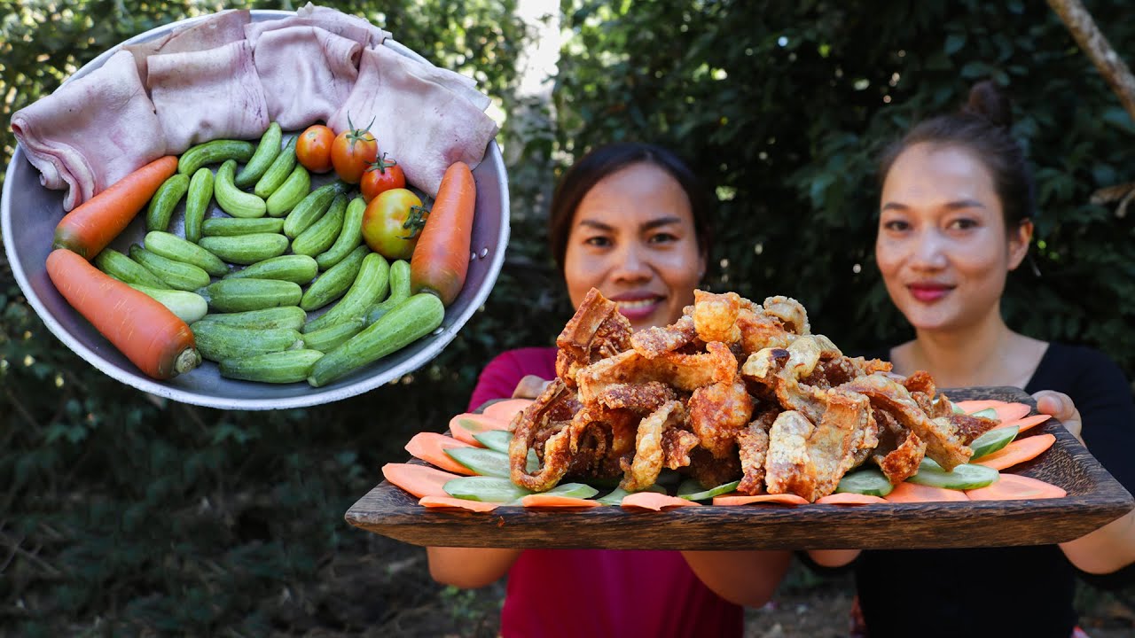 Crispy Pork Skin recipe in my village #porkskin #crispypork #pig - YouTube