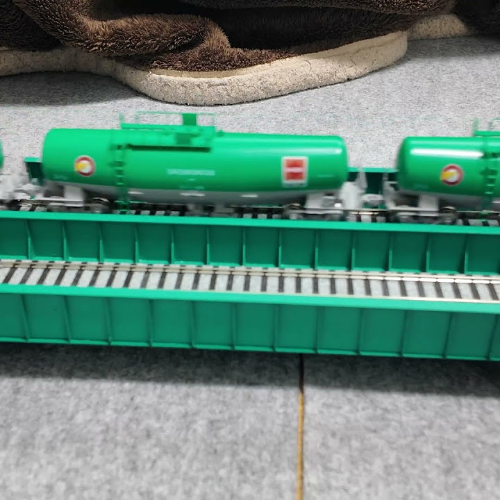 Hoscale ちょい上げ橋脚と複線ガーター EF81 EF66【OsmoPokect3】【ショート】 part 1 009 - YouTube