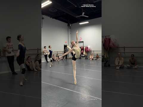 MELANIE BECOMING THE BLACK SWAN 😱🖤 #ballet #blackswan #swanlake