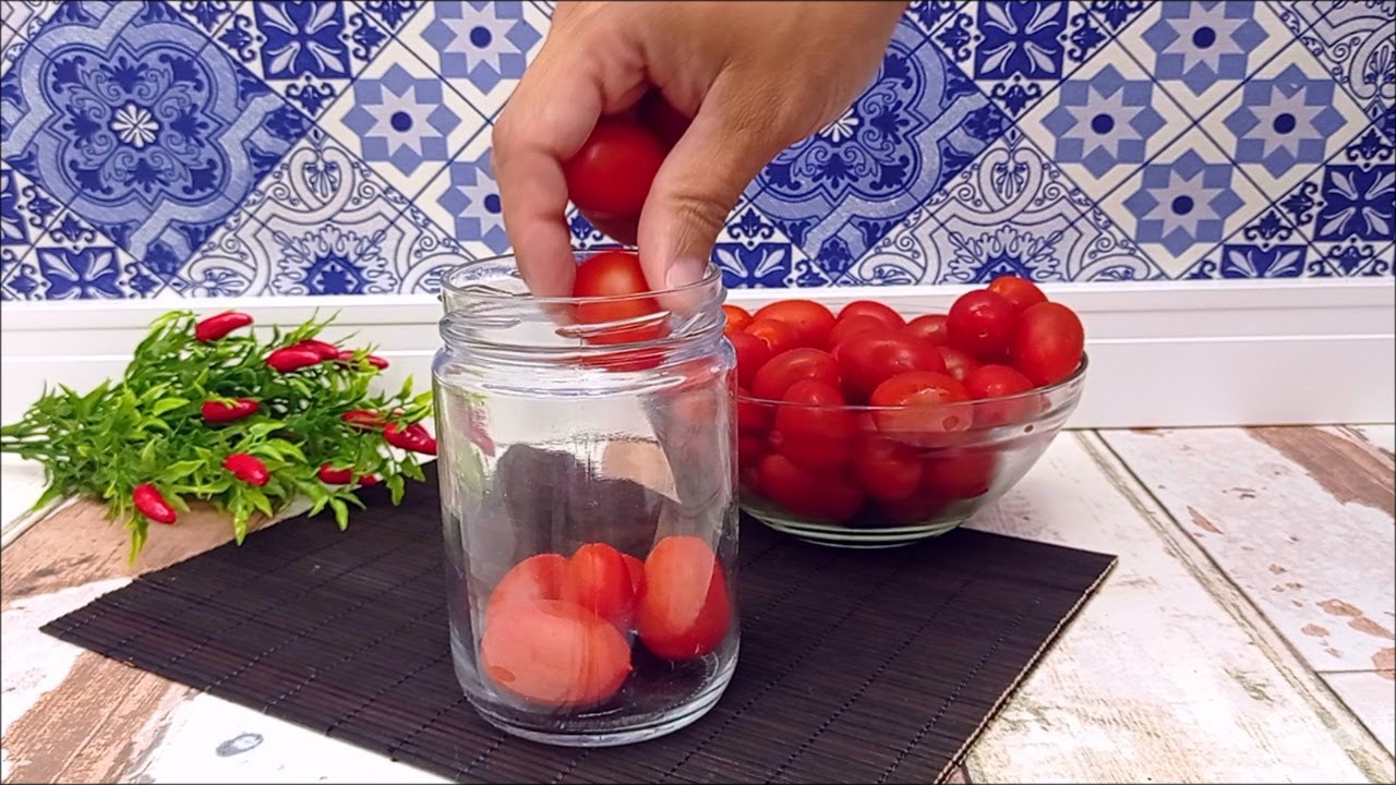 Coloquei tomates no pote de vidro e nunca mais deixo de ter essa ...