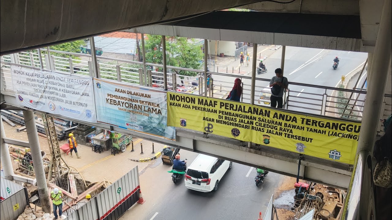 Melihat Pembangunan Skybridge Halte Velbak - Stasiun Kebayoran - YouTube