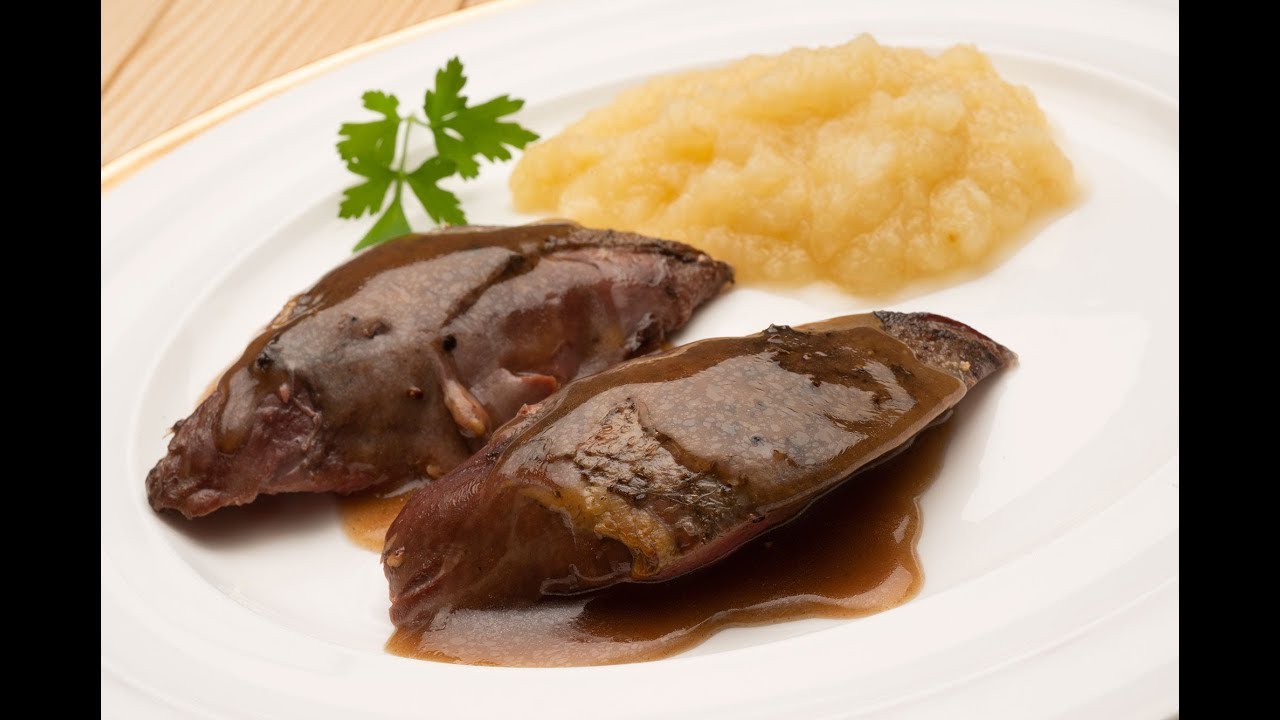 Paloma asada con puré de manzana - Karlos Arguiñano - YouTube