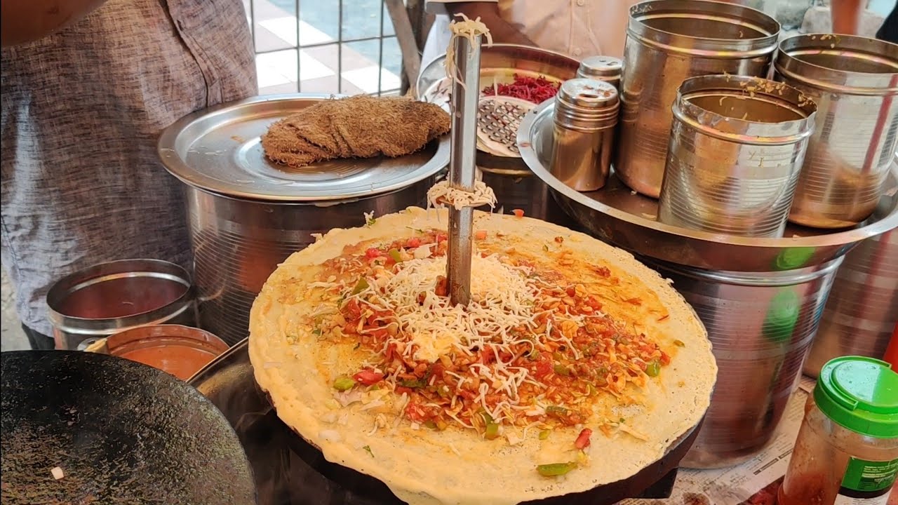 CHEESE CHILLI DOSA || UNLOCKING MUMBAI || INDIAN STREET FOOD || @ RS ...