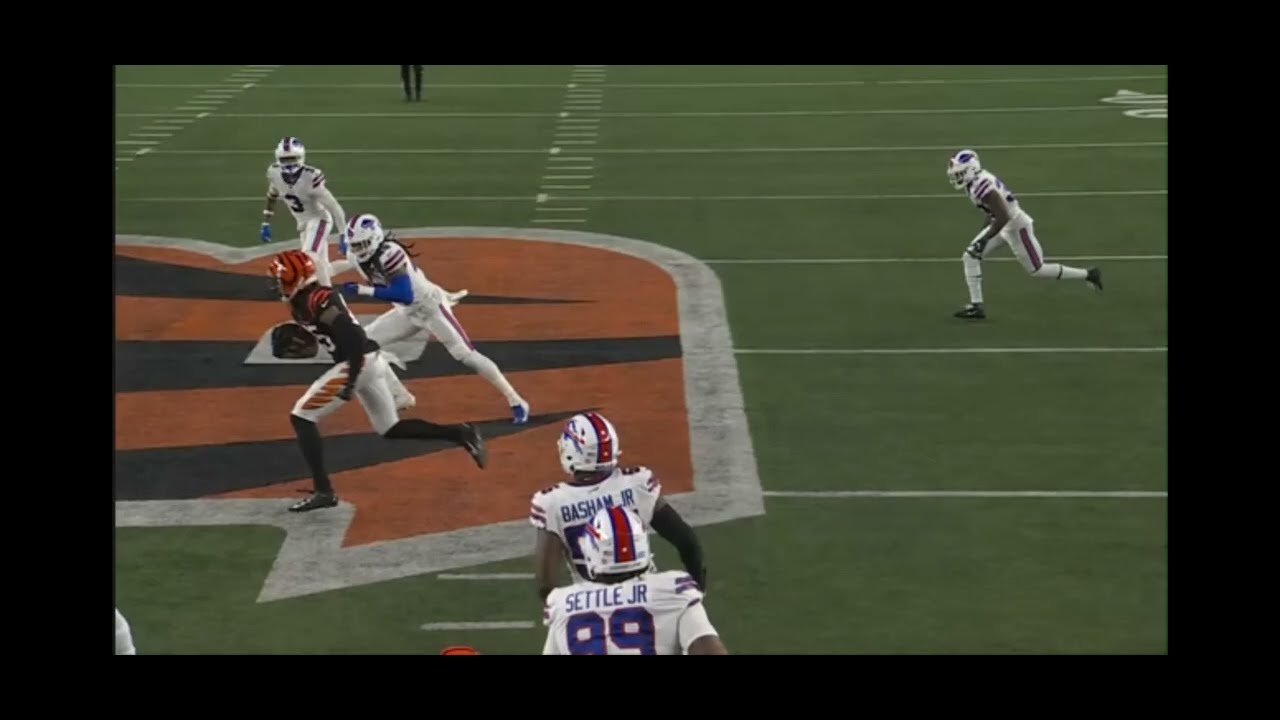 Damar Hamlin Scary Injury Had to get Cpr on field 🙏 - YouTube