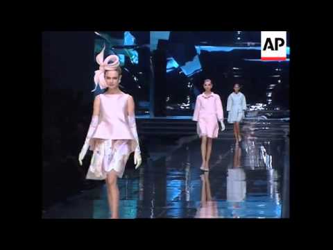 UPDATE Legendary designer shows final collection in Paris