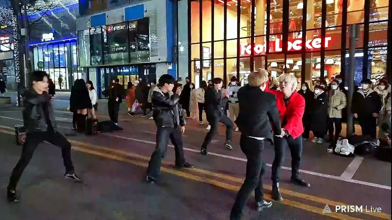 FREEZING SUNDAY. SINCHON STREET LIVE. FREEDOM OF ASSEMBLY ON THE STREET ...