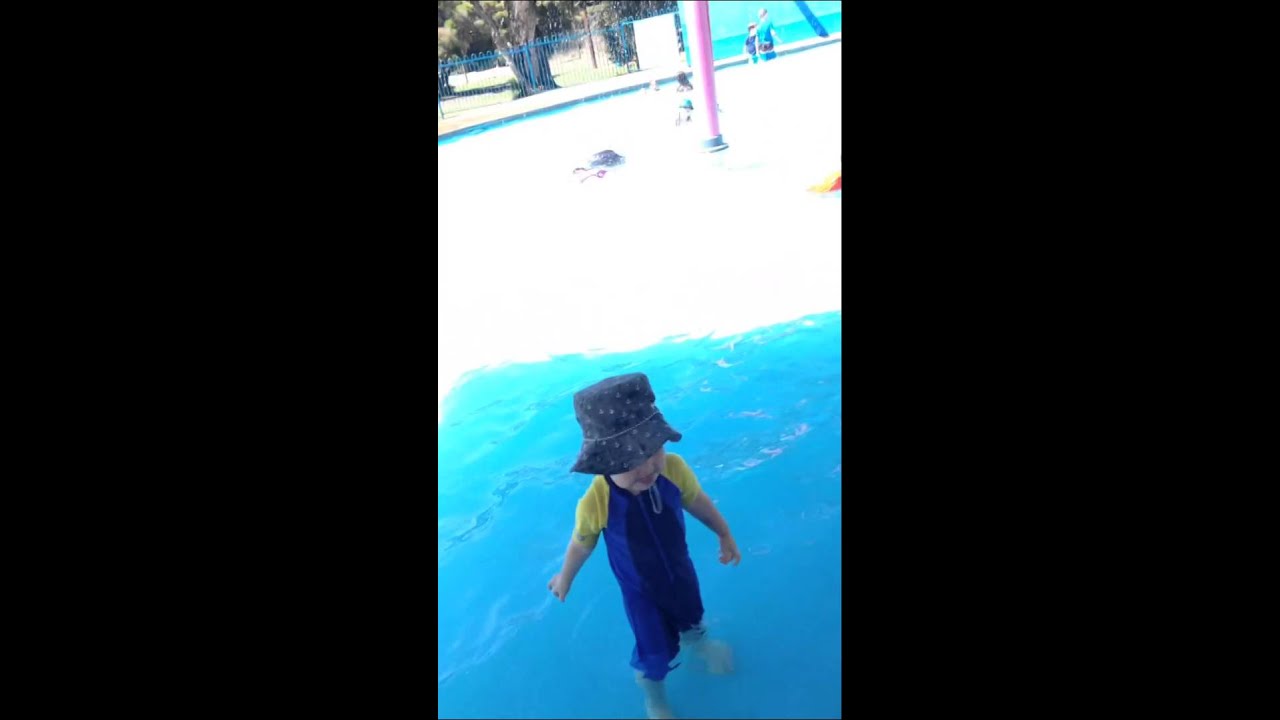Water playground at Whiteman Park - YouTube