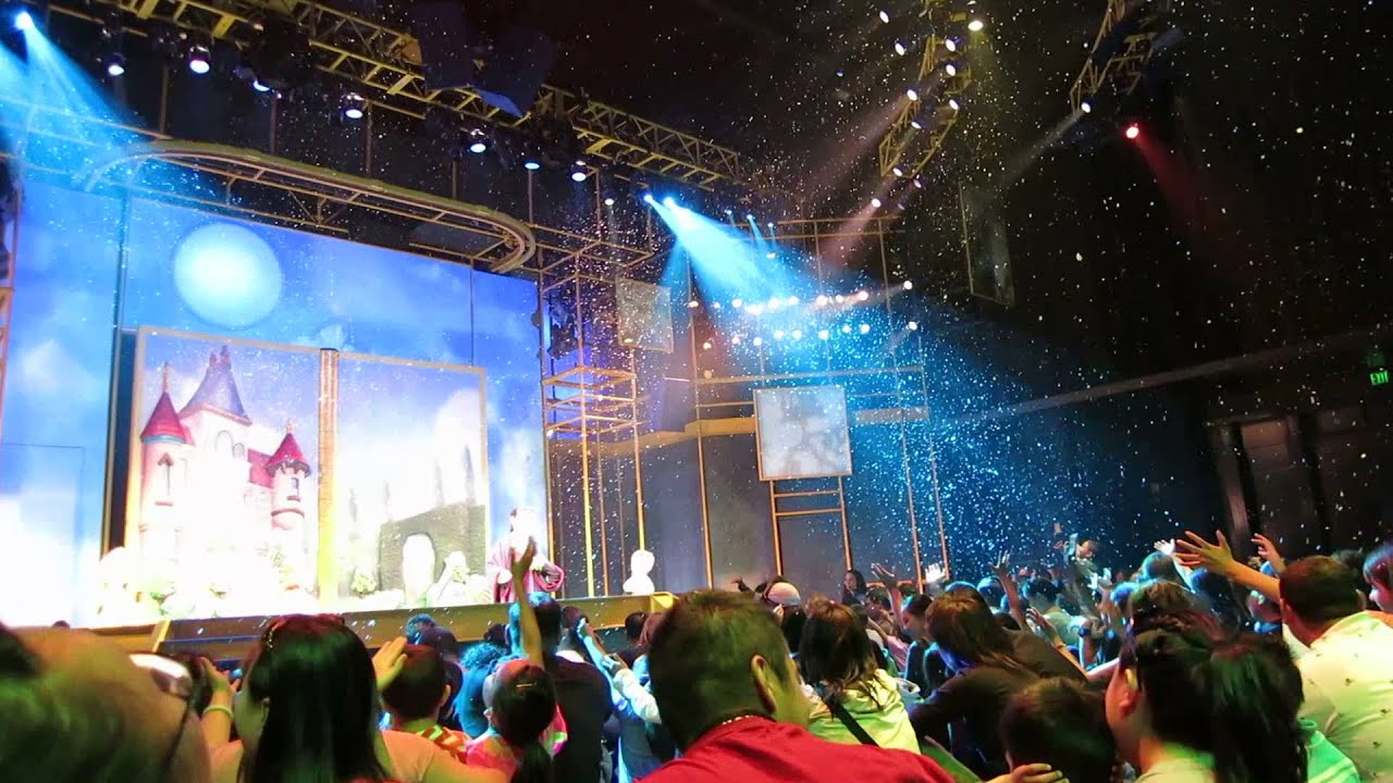 Disney Junior Live on Stage - Sofia the First - YouTube