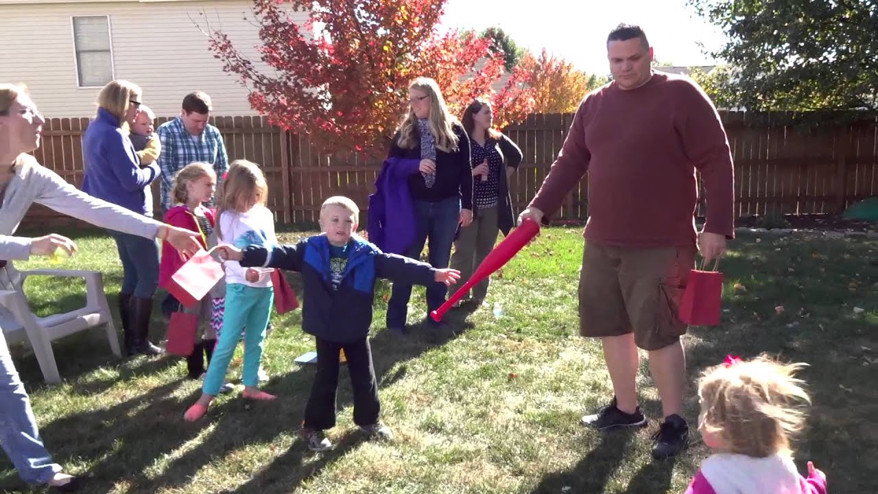 Pinata Smashing - Birthday Party - YouTube