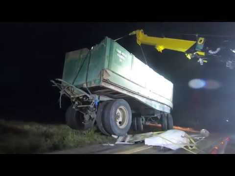 Lifting A Wrecked Trailer With Rotator - YouTube