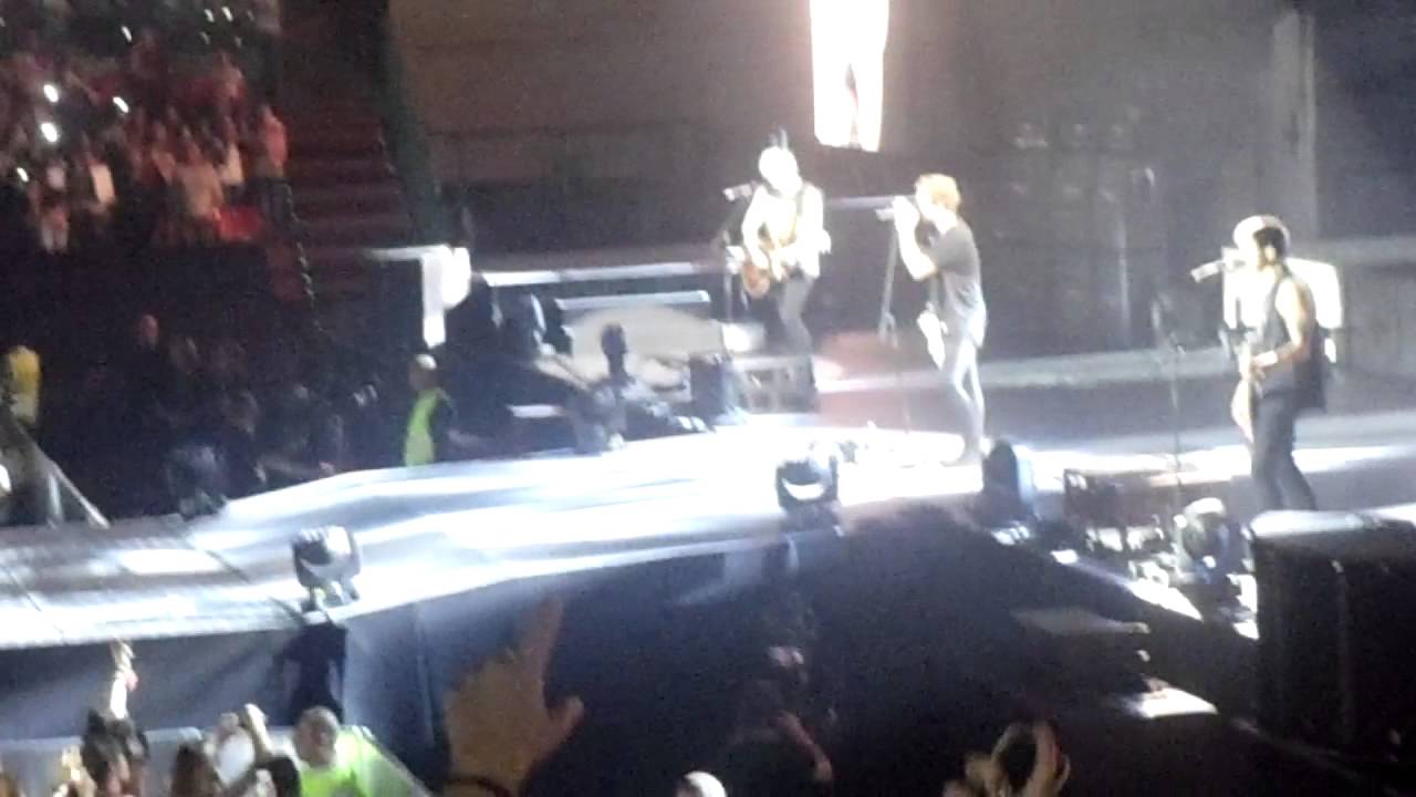 5SOS- Amnesia live in Lisbon, Portugal 4-5-2015 - YouTube