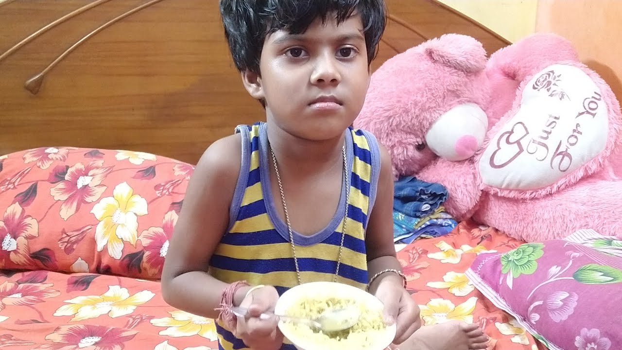 Dona Eating Maggie - YouTube
