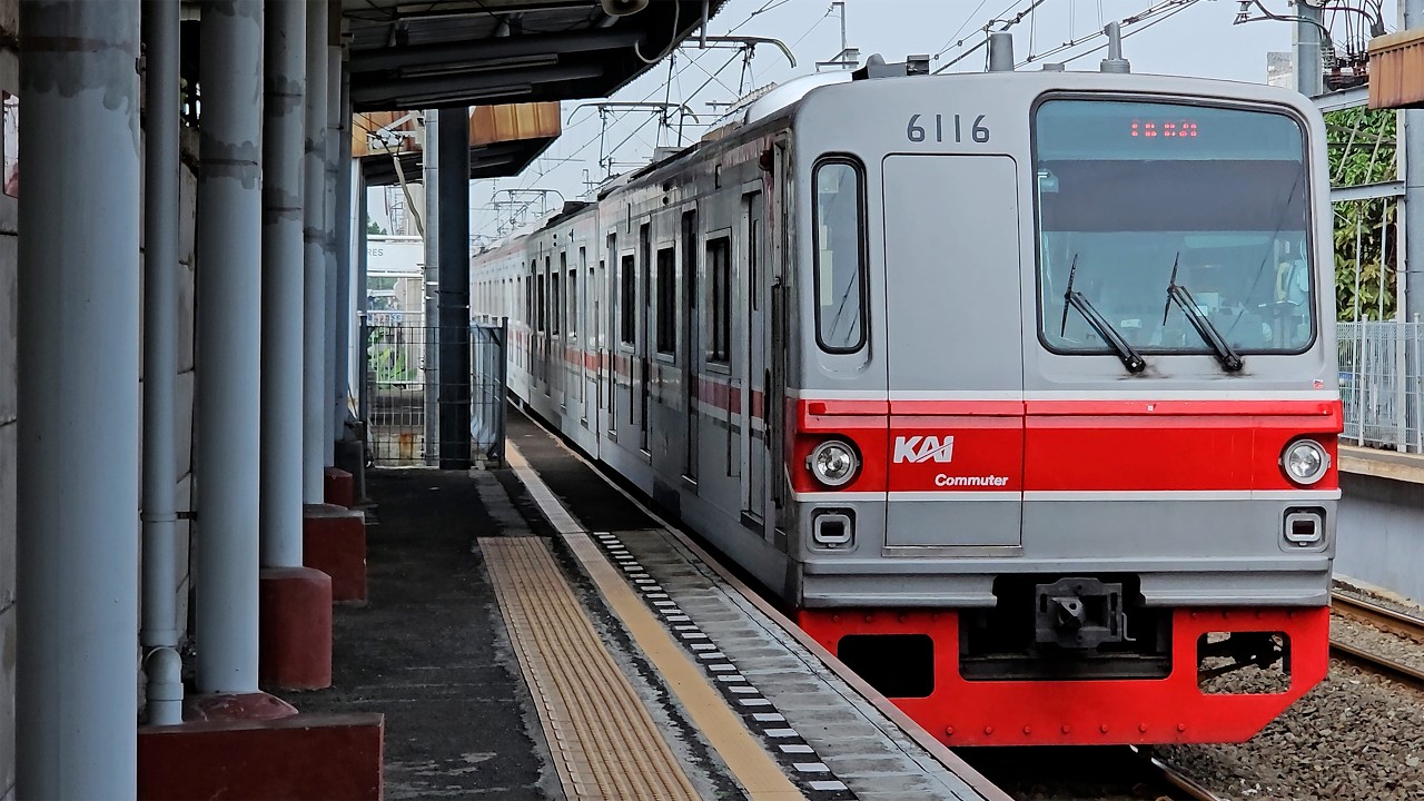 [4K] Stasiun Kalideres: Kompilasi Kereta JR 205, EA203, TM 6000 | KRL ...