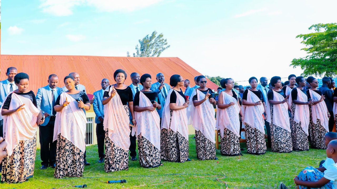 GUSENGA BY ABAVANDIMWE CHOIR OFFICIAL VIDEO - YouTube
