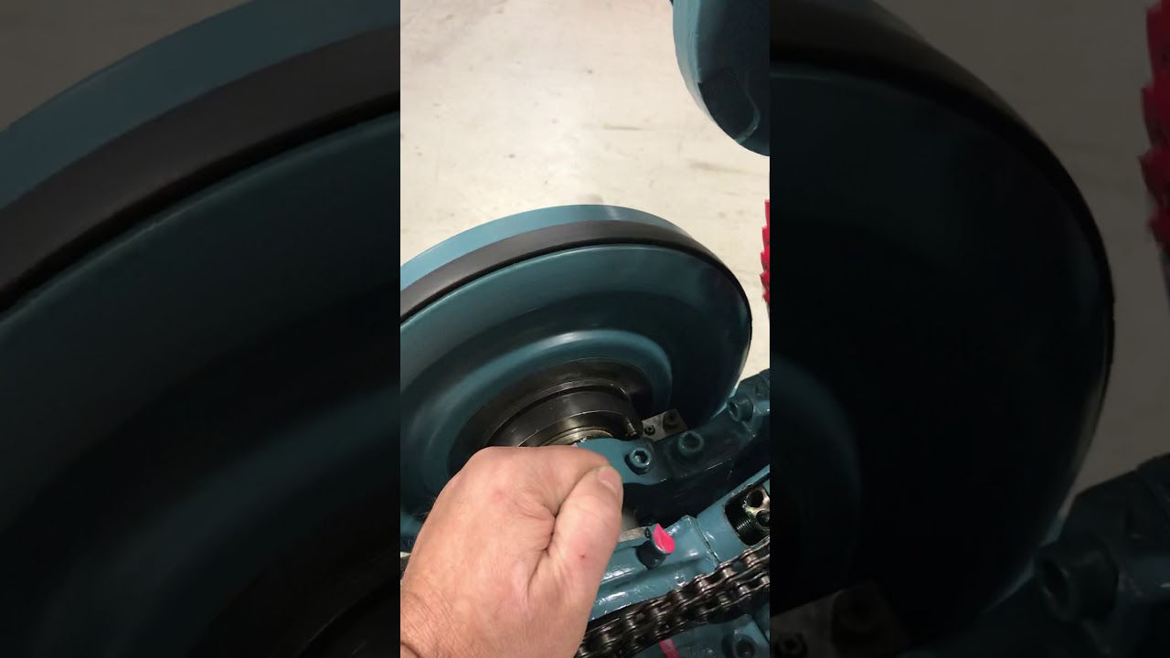 Scovill Attaching Machine-Making Noise - YouTube