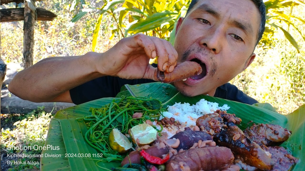 Eating Smoked Pork with Axone||Kidney Beans with Mithun skin & Organic ...