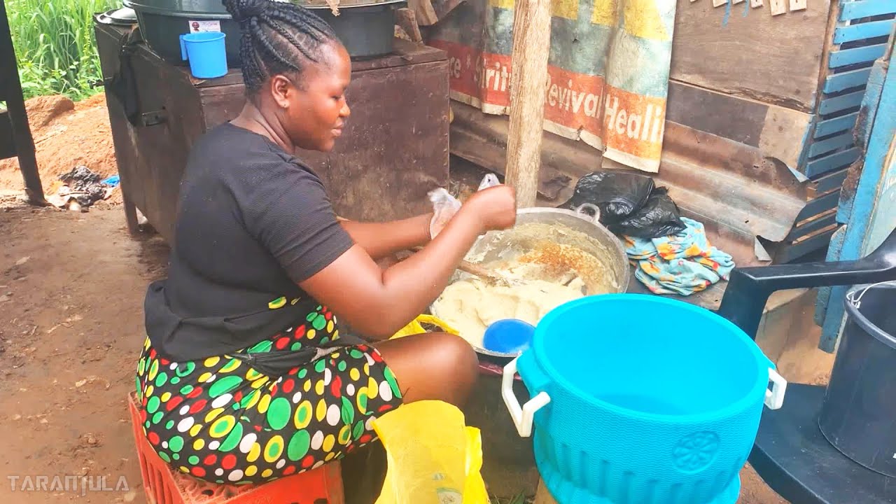 AMAZING Street Food in Lagos - Nigerian Semolina Fufu - Cooking SEMO ...