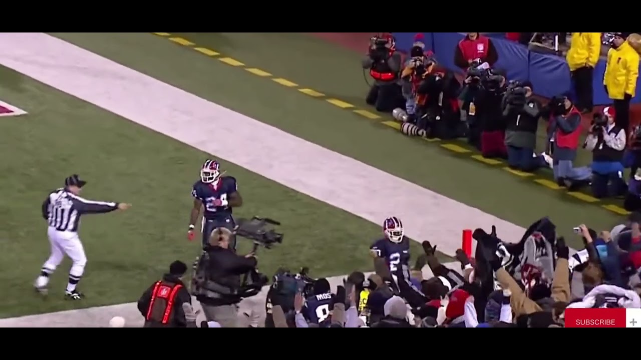 Tom Brady finds Randy Moss for a very impressive touchdown catch!! Nice ...