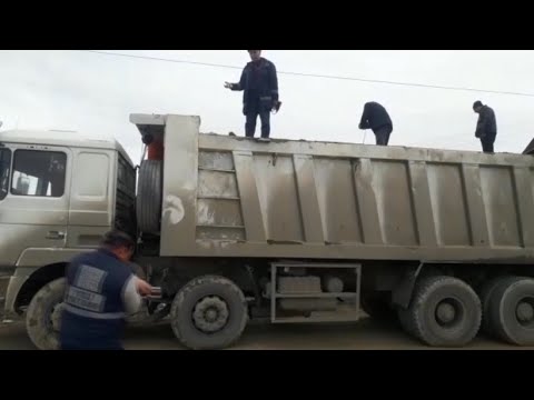 Kamazin ustune cixan surucunu tok vurdu.Yerindece oldu