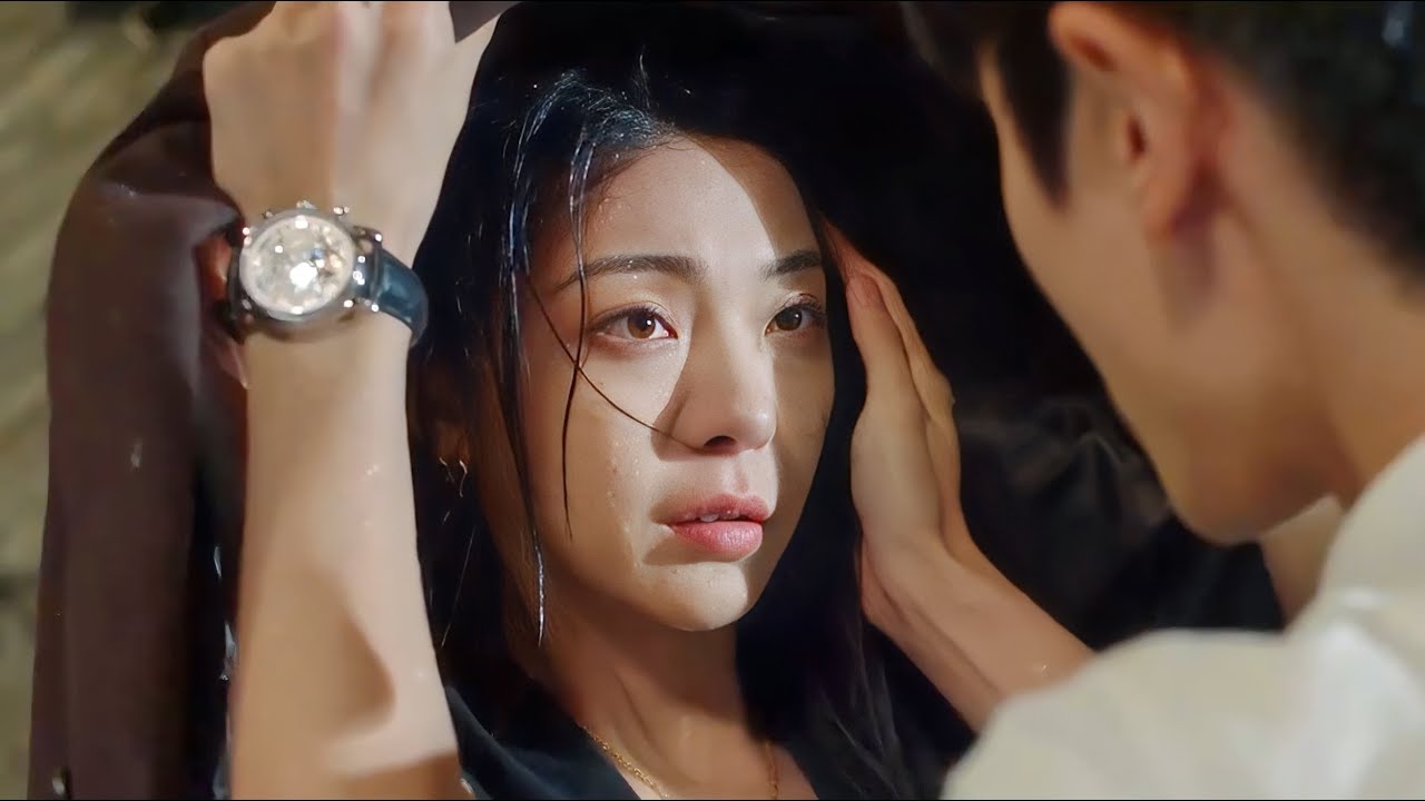 【MULTI SUB】姐姐濕髮誘惑，狼狗弟弟看到瘋狂心動，忍不住要把她占爲己有（染指 Indulgence） - YouTube